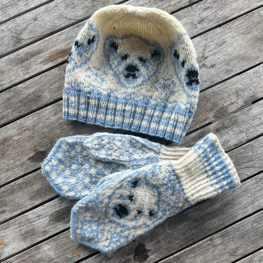 Knit Along Christmas Stocking Pattern 2024 – ARNE & CARLOS